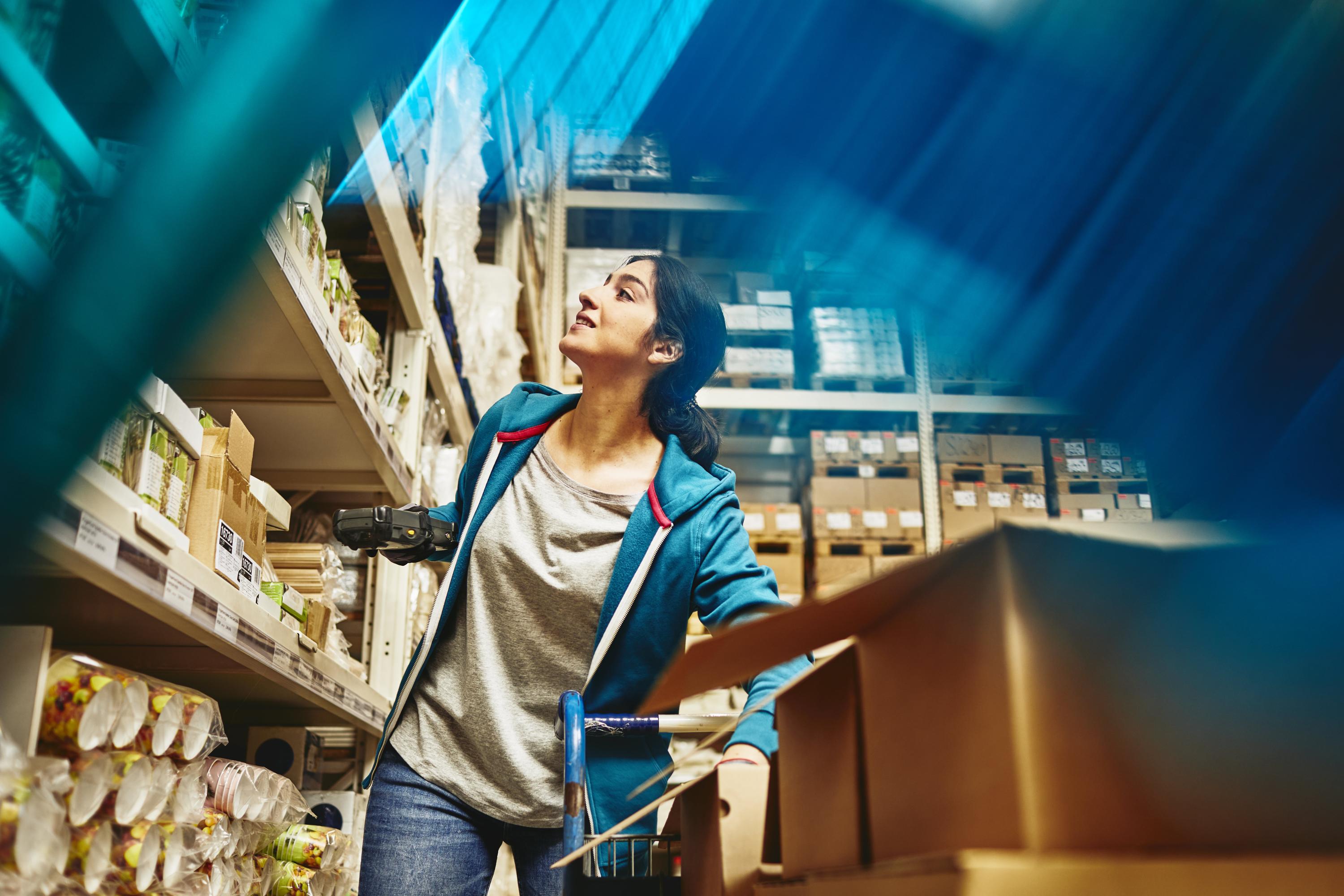 Working as a picker packer | Randstad Canada
