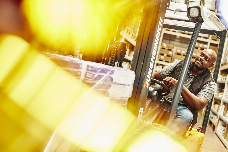 Travailler en tant que manutentionnaire | Randstad Canada