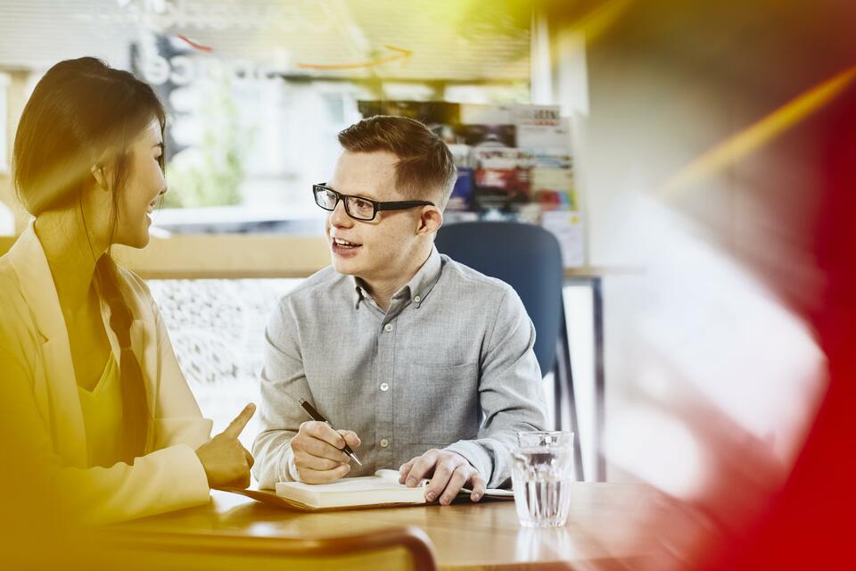 Working as an assistant controller | Randstad Canada