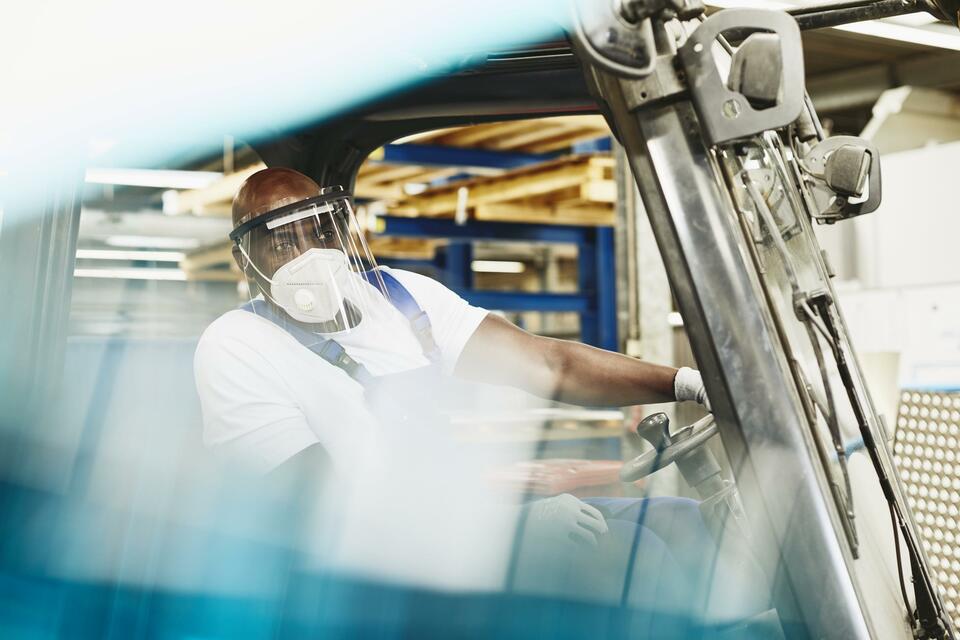 Working as a sandblasting operator | Randstad Canada