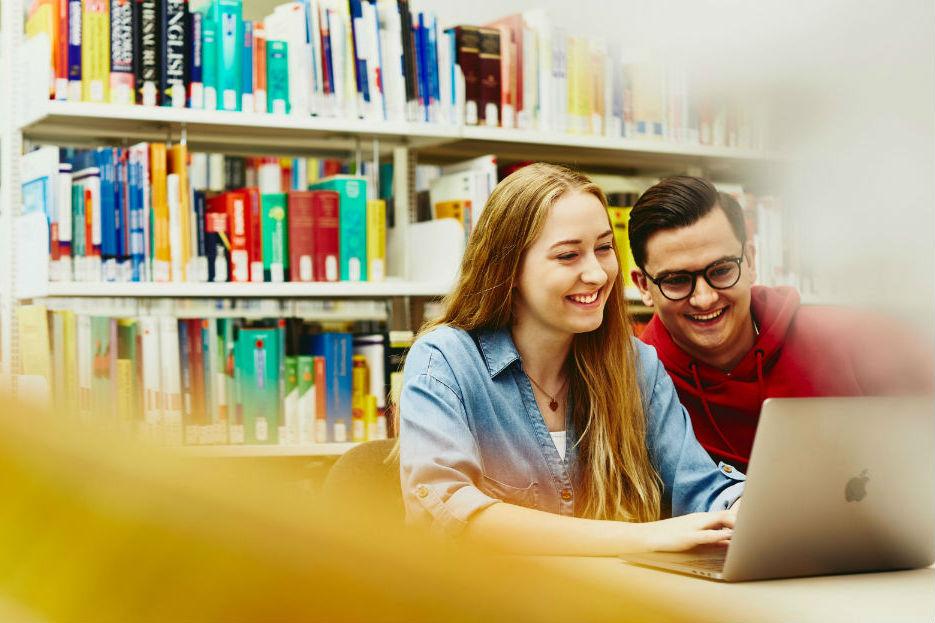 Customizing your resume for every industry | Randstad Canada